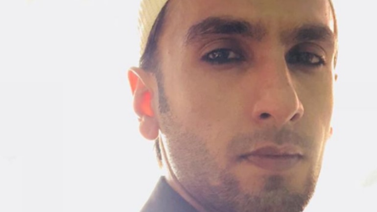 Ranveer Singh's latest look with kohl eyes proves he is Gully Ka Chokra ... Ranveer Singh's latest look with kohl eyes proves he is Gully Ka Chokra ...