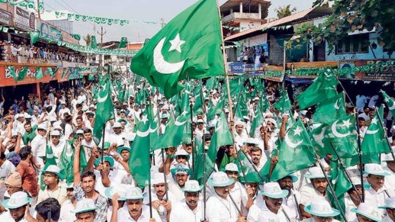 Koena Mitra says Islamic flags welcomed Rahul in Kerala. Uses 2016 IUML ...