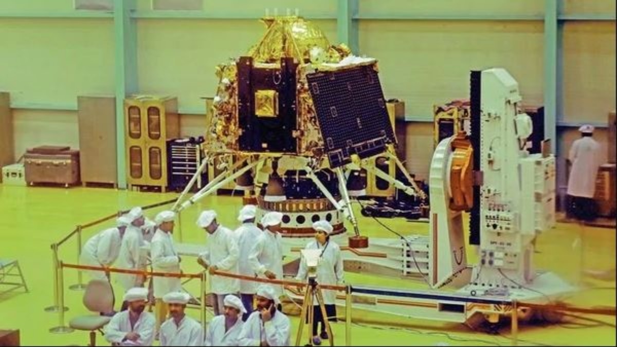 2 Kerala students among dozens selected to watch Chandrayaan 2 landing ...