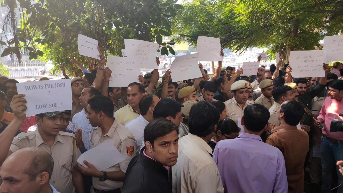 Delhi police protesting on streets a new low for India, says Congress