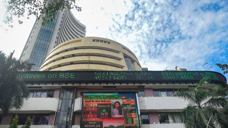 Sensex climbs 300 points, touches record high powered by Reliance ...