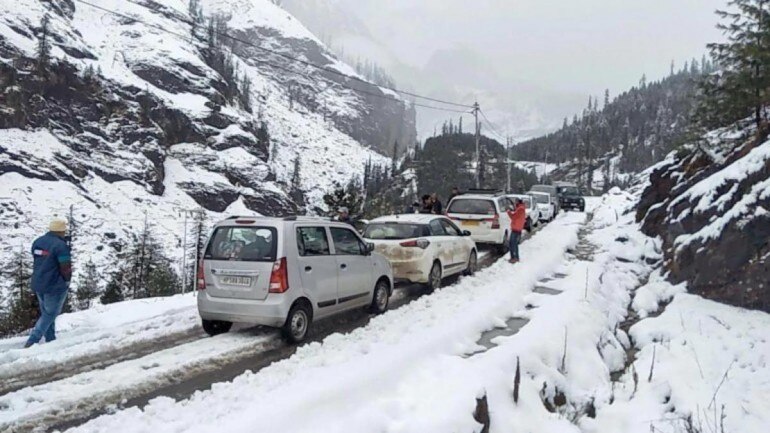 Snowfall in major tourist places of Himachal Pradesh - India News