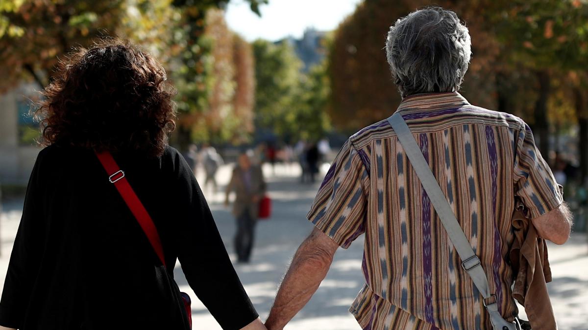 This grandfather's post about his wife on Facebook has Internet going ...