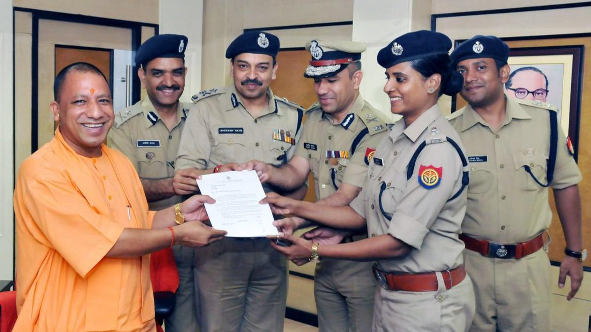 20 IPS Officers Transferred In Gujarat 14 In UP India Today 20 IPS Officers Transferred In Gujarat 14 In UP India Today