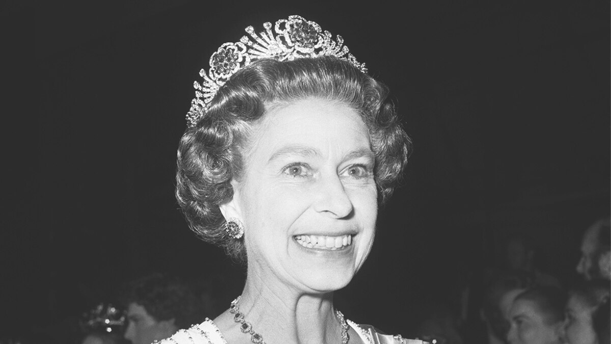 10 iconic photos of Queen Elizabeth II, Britain's longest-serving ...
