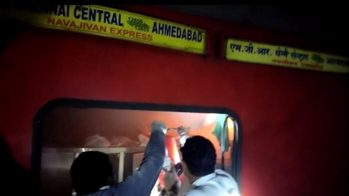 Officials avert mishap after fire breaks out on Navjeevan Express in ...