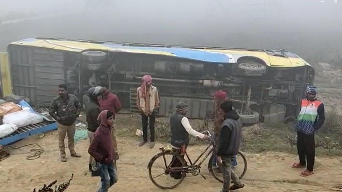 Bus overturned, truck damaged, over 16 injured in major road accidents ...