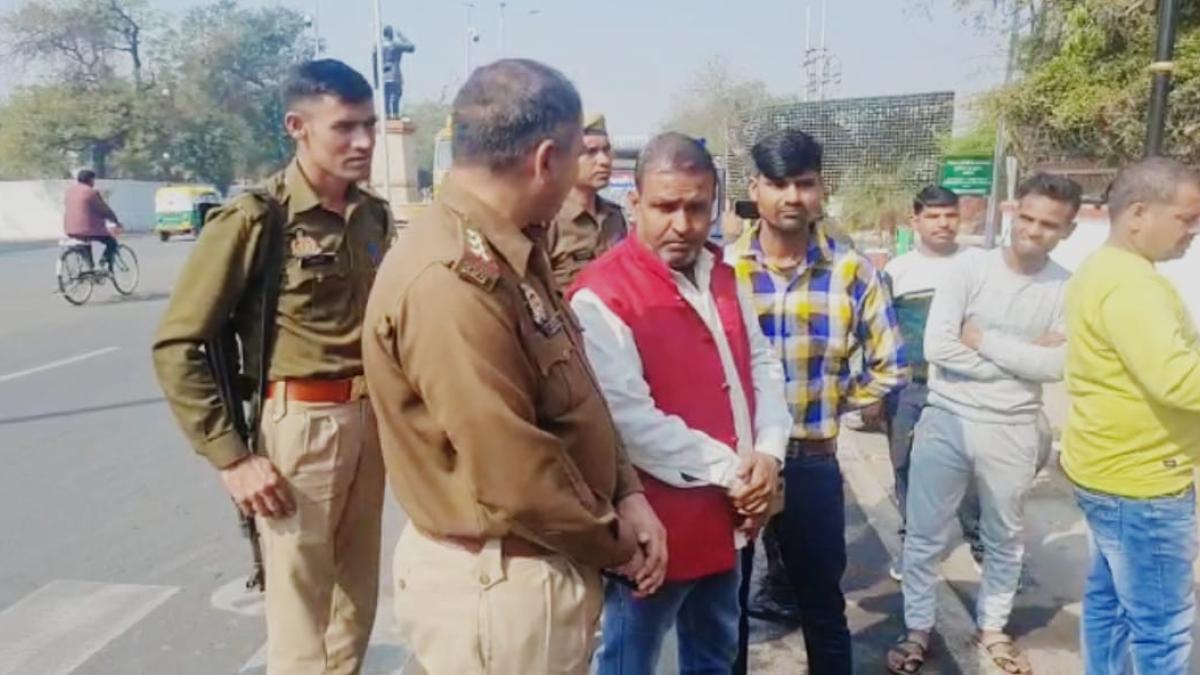 Hindu group leader arrested in Agra for protesting against Shah Jahan's ...