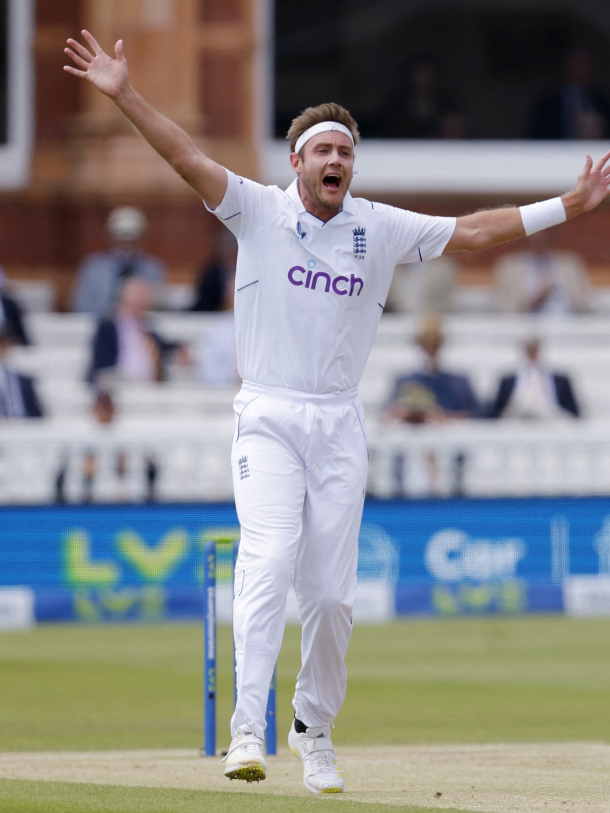 Stuart Broad Bowling