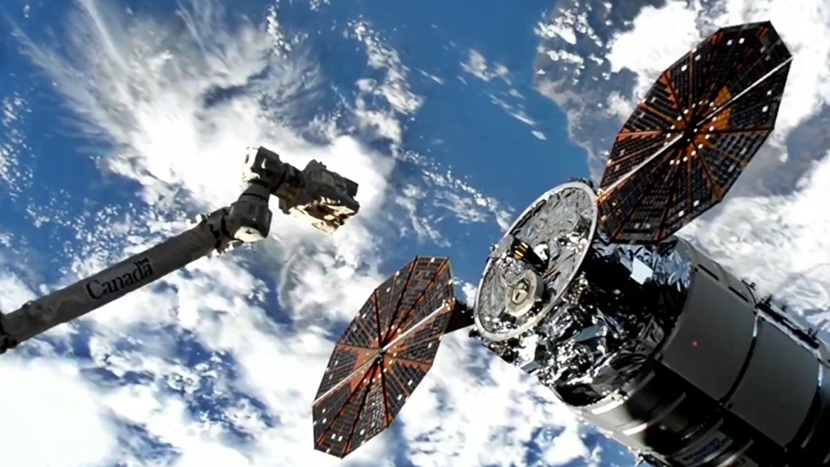 Video: Robotic arm grabs cargo spacecraft launched from Earth in space ...