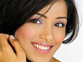 Freida says no to sari - India Today