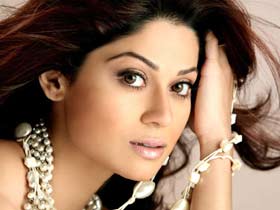 Shamita does a sister act - India Today