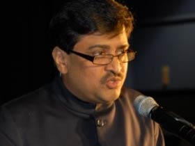 Chavan avoids encounter with Big B - India Today