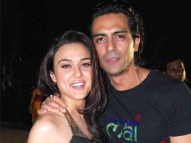 Arjun, Preity get up close and personal - India Today