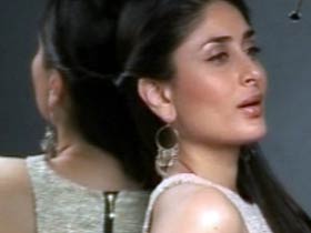 Bebo's obssession with the mirror - India Today