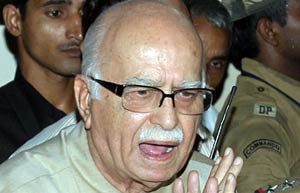 Advani seeks collegium to appoint ECs - India Today