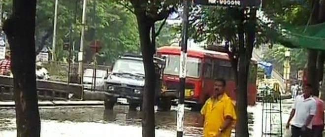 Heavy rains lash Mumbai - India Today