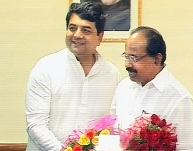 Moily unhappy with RTI amendment on political parties - India Today