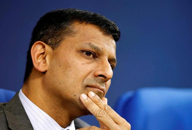 Raghuram Rajan keeps interest rates unchanged - India Today