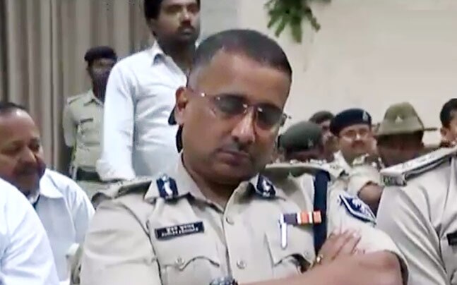 Cops caught napping during Nitish address - India Today