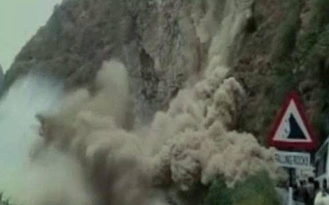 Chandigarh-Manali National Highway shut after landslide, hundreds stranded - India Today