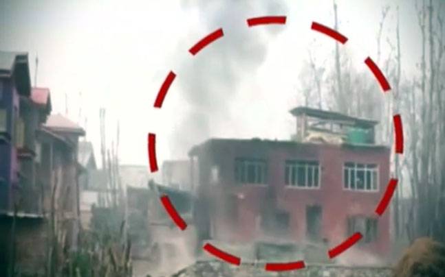 Kashmir: IED explosion in building in Ananatnag during CRPF operation ...