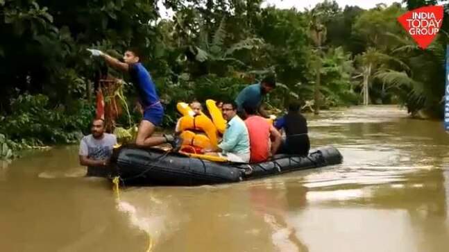 Coast Guard rescues people stranded in Kerala floods