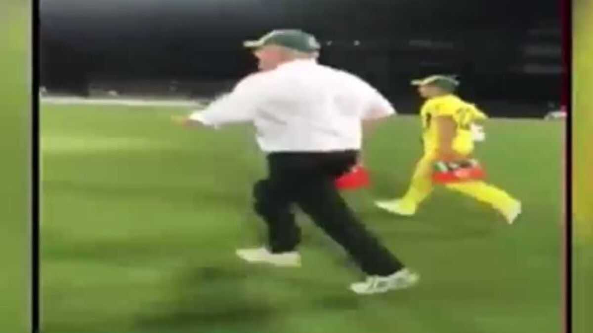 Image of the day: Australian PM turns water boy for a warm-up match