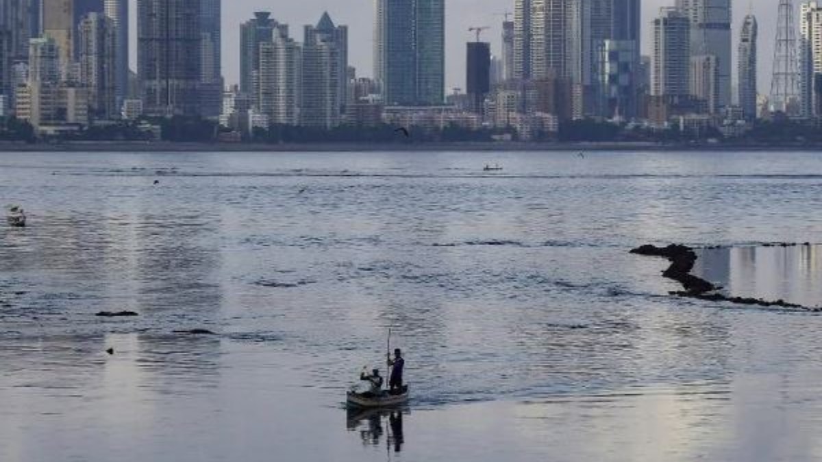 Mumbai braces for first ever cyclonic storm, 15 NDRF teams rushed to ...