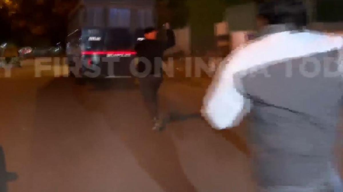 Aaftab's van attacked with sword outside Delhi's forensic lab in Rohini ...