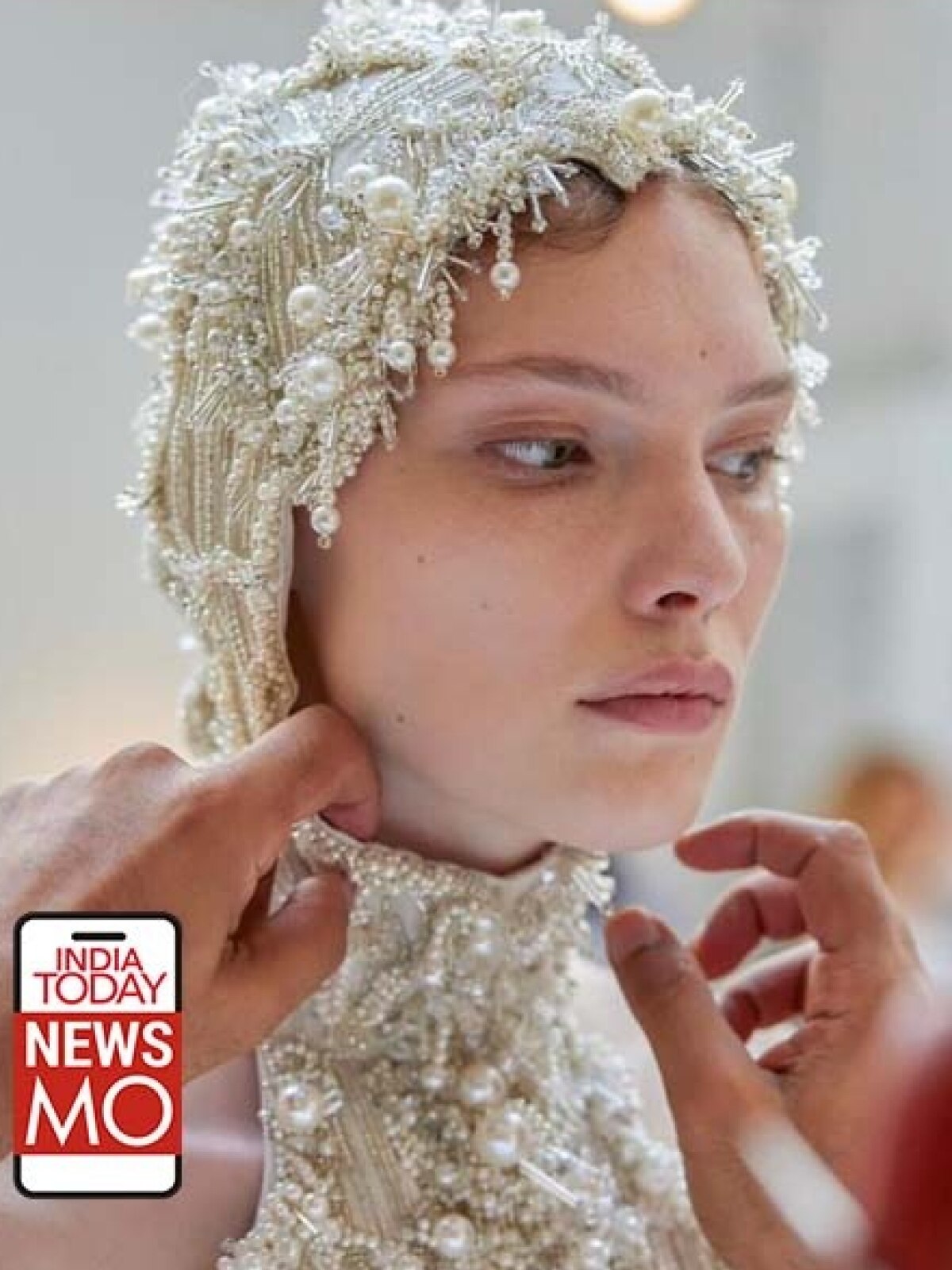 Ma'nene: Tribals from an Indonesian island dig up relatives' dead ...