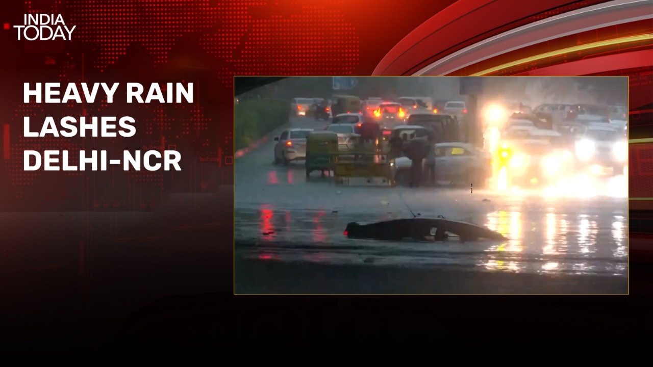 Heavy rain lashes Delhi-NCR, severe waterlogging in many areas - India Today