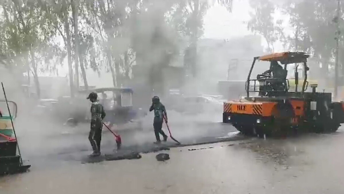 Video: Karnal roadwork continues despite heavy rain - India Today
