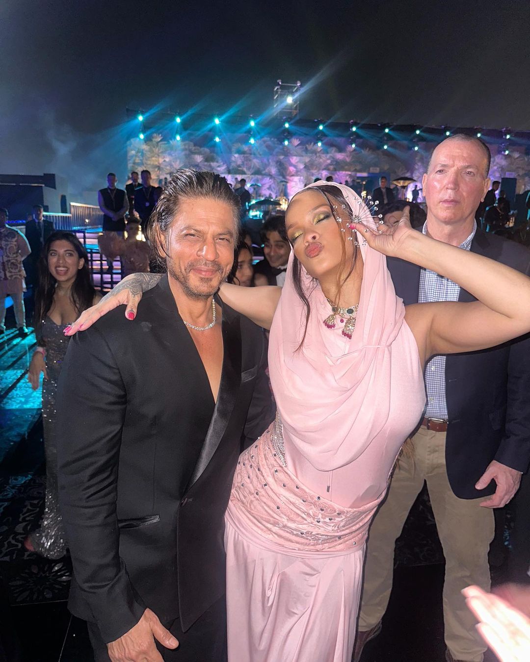 SRK and Rihanna share frame as singer flaunts Orry's earring. See new ...
