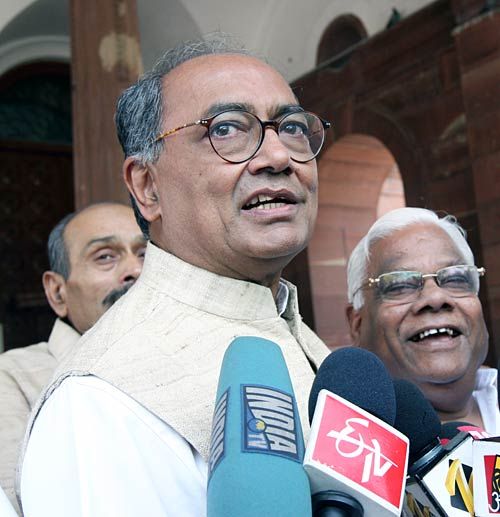 MPs attend Parliament session | IndiaToday