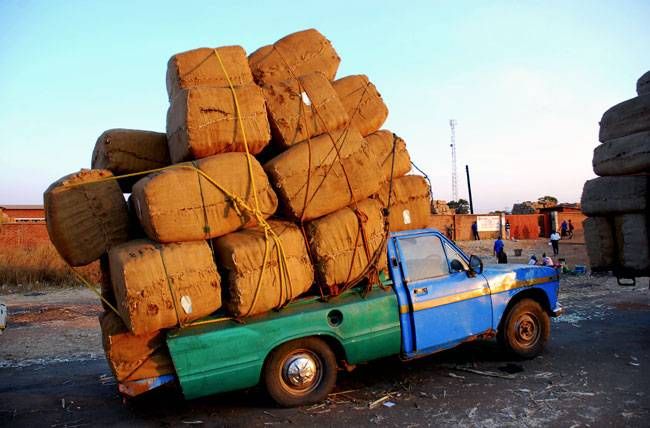 8 overloaded vehicles that are having a bad day at work | IndiaToday