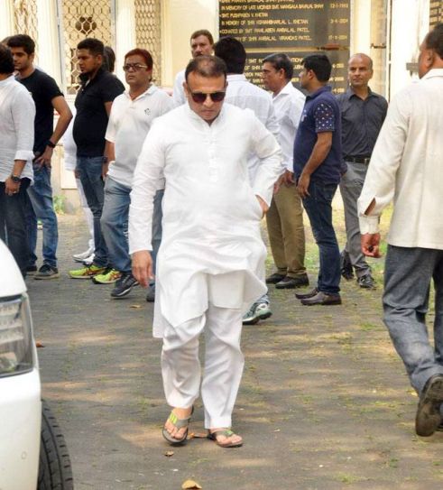 PHOTOS: Dharmendra, Abhay, Bobby bid a teary farewell to Ajit Singh ...