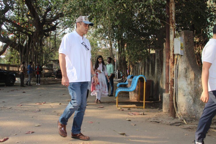 Raj Kumar Barjatya funeral in Mumbai: Swara Bhasker to Bhagyashree ...