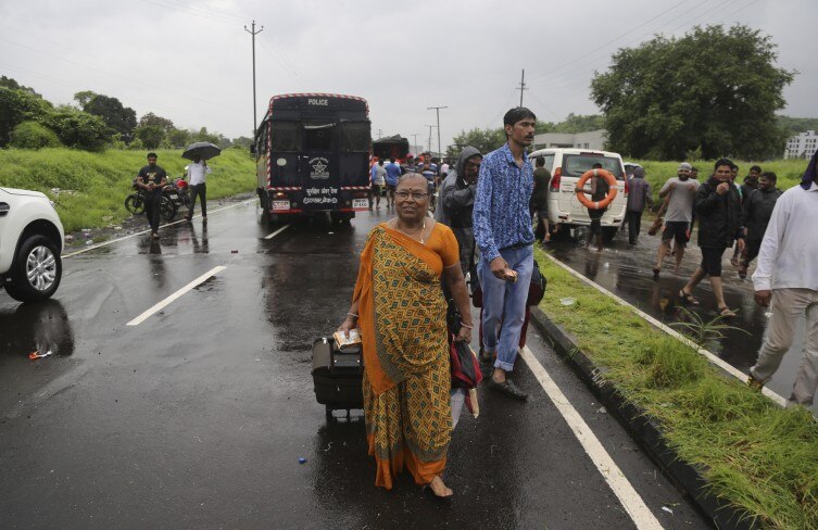 Flooded Mahalaxmi Express train: Over 1,000 passengers rescued in Maharashtra | PHOTOS | IndiaToday