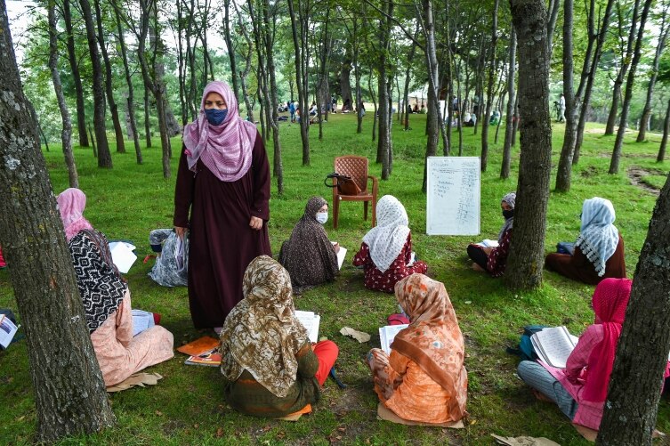 Open air community classes facilitate learning in J&K | IndiaToday