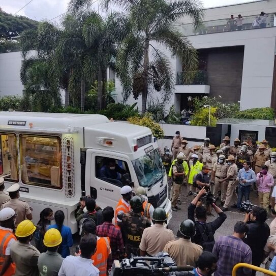 Fans gather outside Puneeth Rajkumar's house to pay last respects. See ...