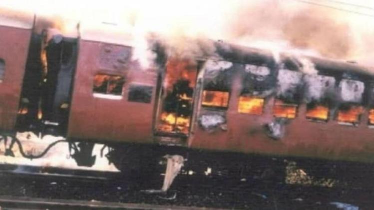 Godhra Massacre Case: গোধরা কাণ্ড: জ্বলন্ত ট্রেন থেকে যাত্রীদের নাম ...