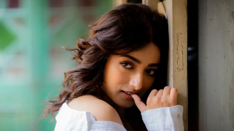 - actress Isha Saha post a video on instagram handle she said her first ...