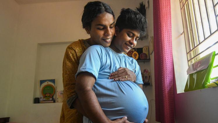 Man Gets Pregnant ভারতে প্রথম প্রেগন্যান্ট হলেন বাবা আগে ছিলেন