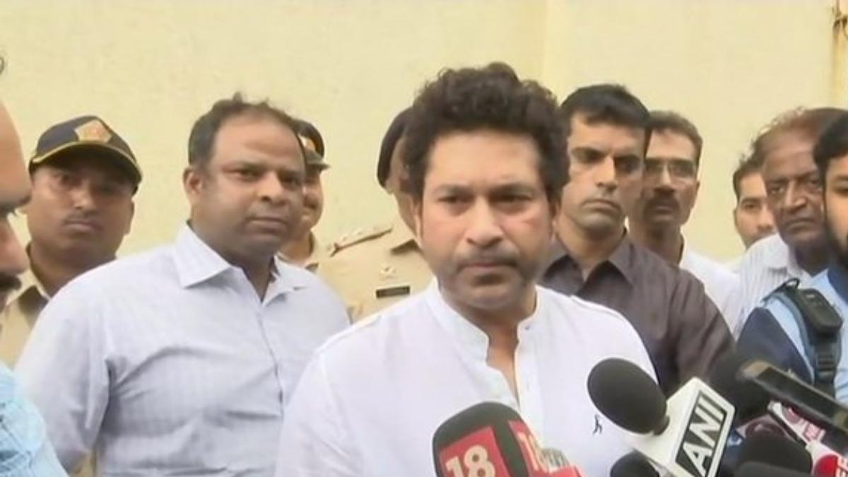 Sachin Tendulkar Fake Advertisement: নকল সচিন ঘুরে বেড়াচ্ছে ইন্টারনেটে-করছে বিজ্ঞাপনও! থানায় ...