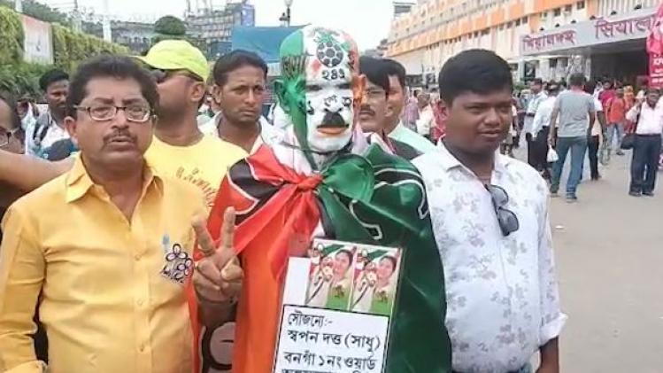 21 July TMC Shahid Diwas: বাজছে ব্যান্ড-বাঁশি, সমাবেশে যোগ দিতে মানুষের ভিড়ে জমজমাট শিয়ালদহ ...