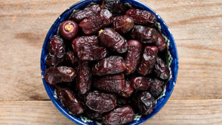 Black Dates Health Benefits: শীতে পুরুষরা খেতে পারেন কালো খেজুর, জেনে ...