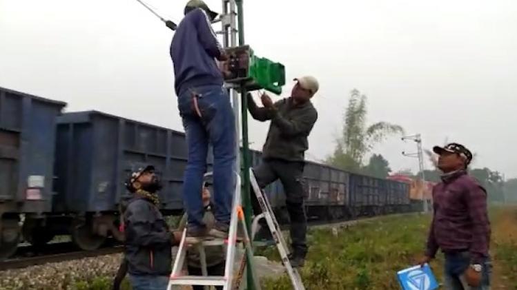 Elephant Protection Device: হাতি বাঁচাতে রেললাইনের ধারে লাগানো হচ্ছে ...