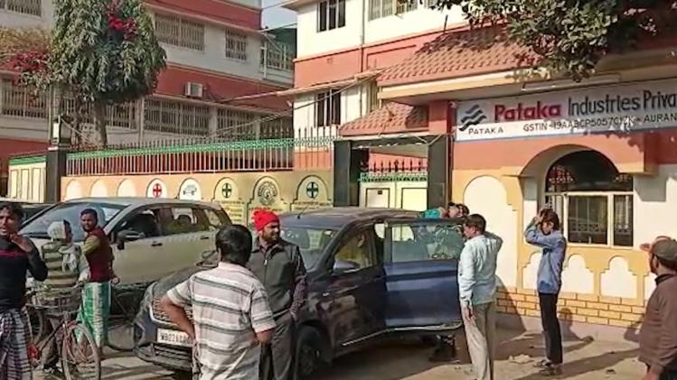 Pataka Bidi: পতাকা বিড়ির কারখানায় আয়কর হানা, ঘিরে রেখেছে কেন্দ্রীয় ...