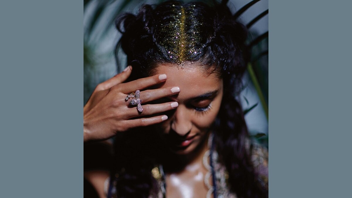 15 Hairstyles For Brides Who Love A Middle Part